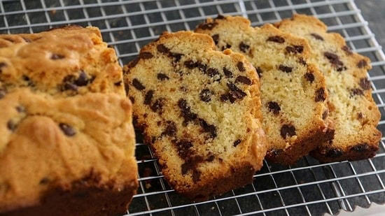Fitness coach shares chocolate chip protein pound cake recipe loaded ...