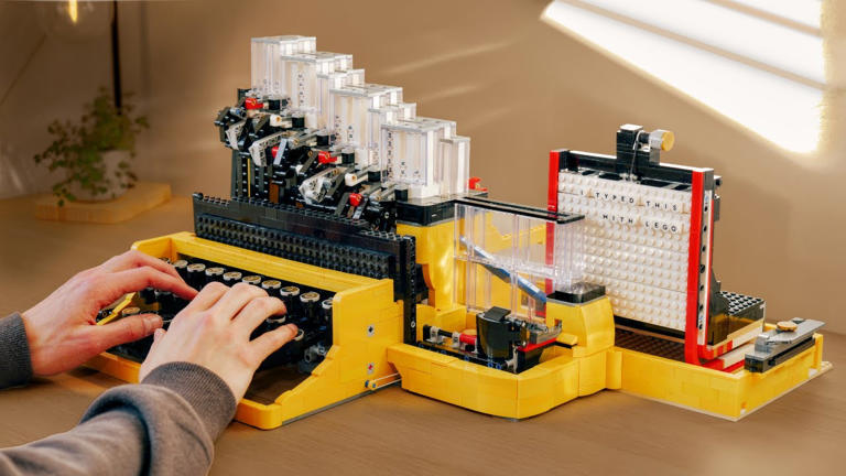 Functional Lego typewriter
