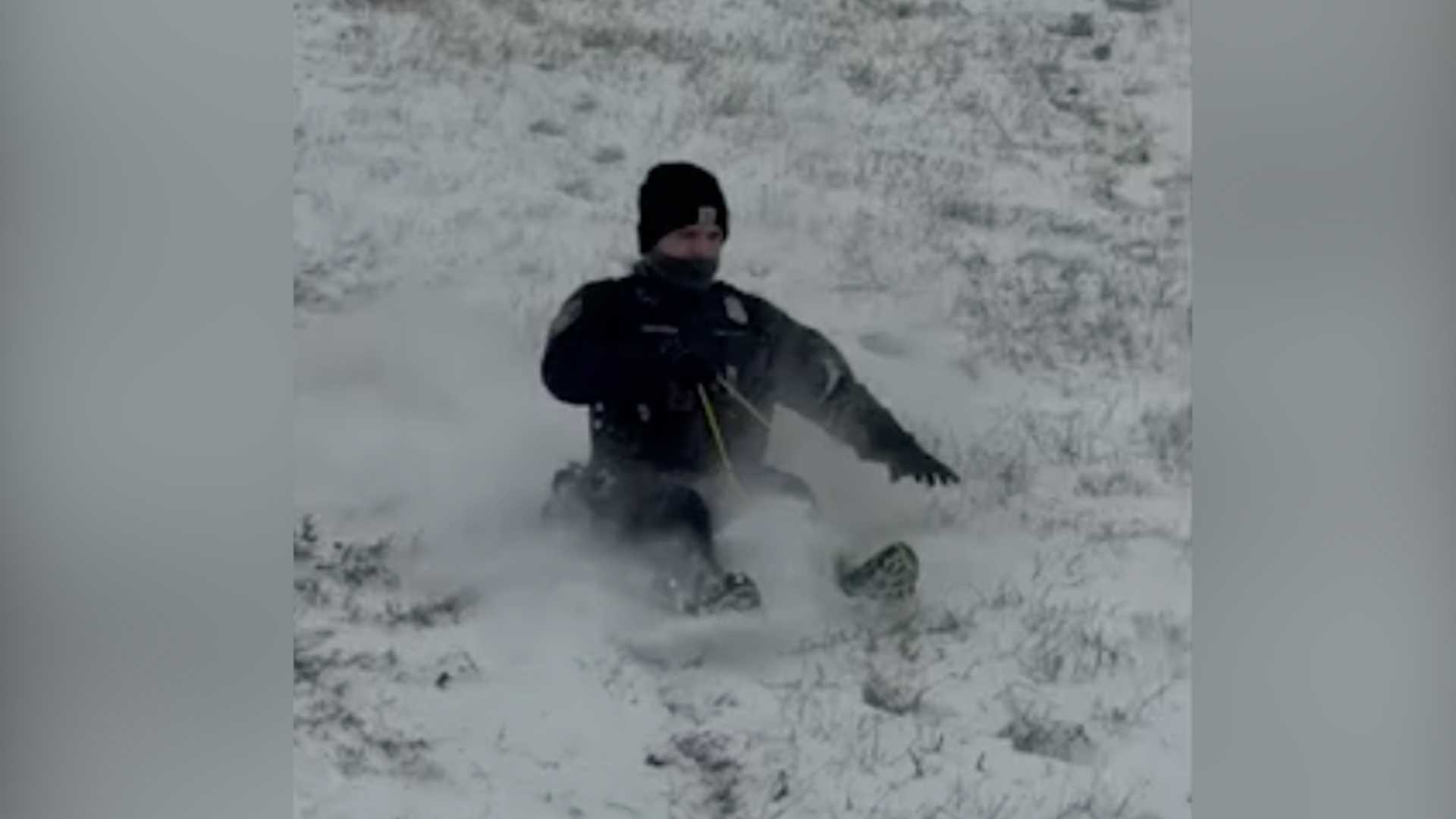 Police officers grab sleds and join Oklahoma children for snow day fun