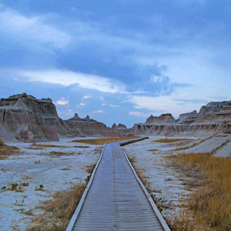 Your complete Badlands hiking guide: From easy boardwalks to ...