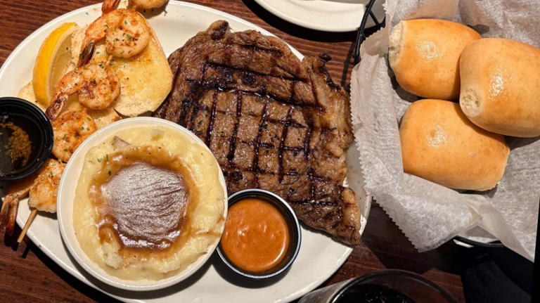 Redditors argue whether Texas Roadhouse beats fancy steakhouses: Here's ...