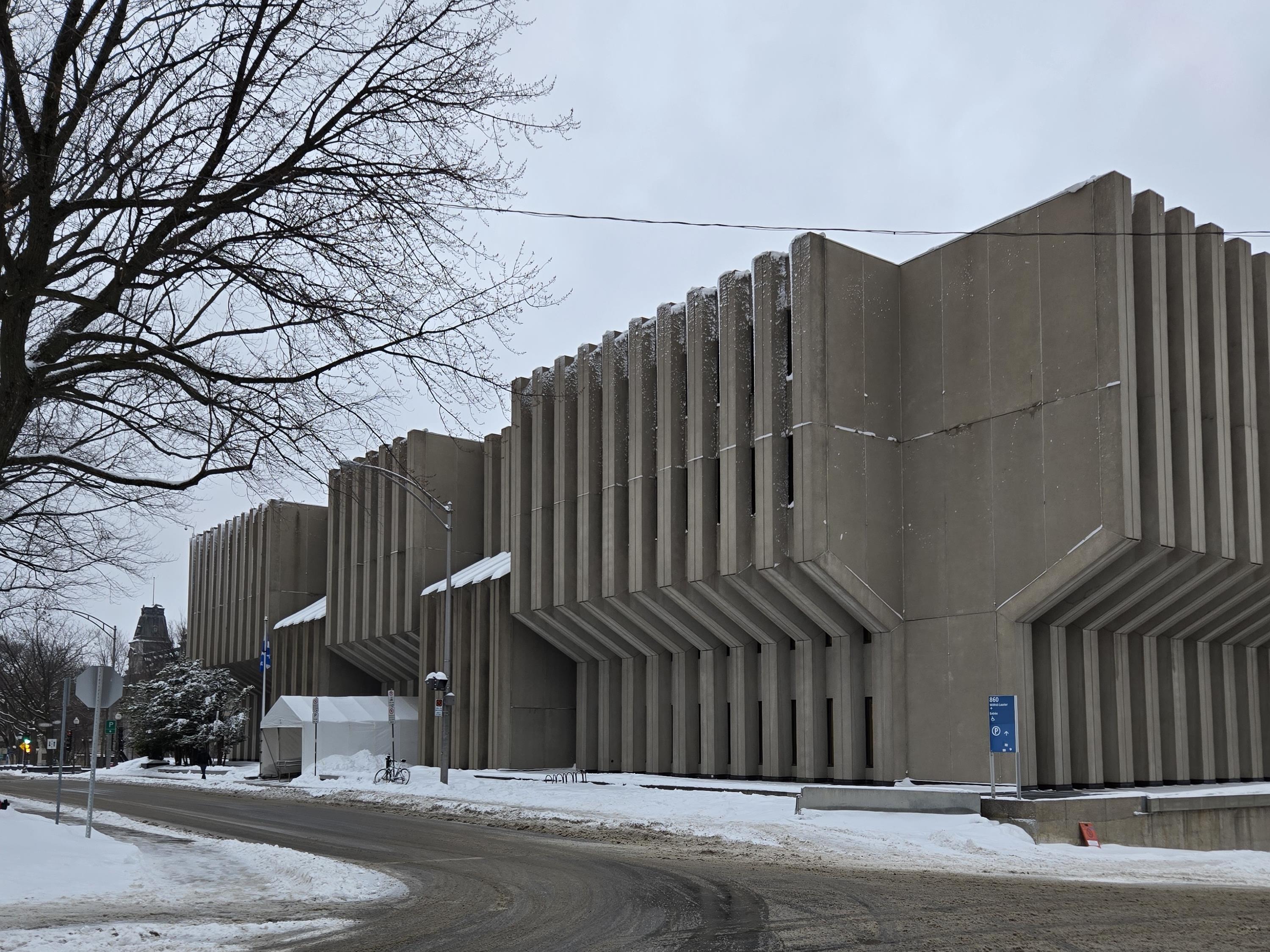 Les fonctionnaires officiellement de retour au bureau trois jours par ...