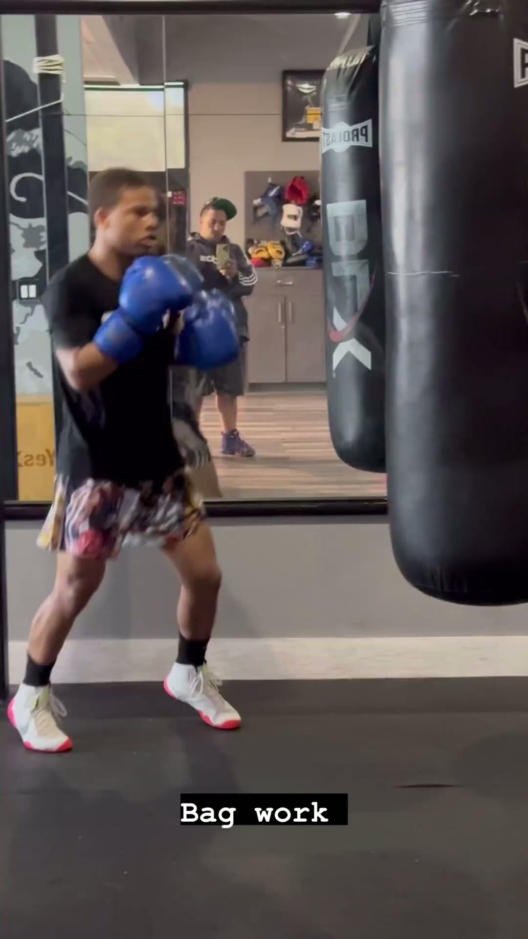 Curmel Moton in camp working heavy bag in training for return on Canelo ...