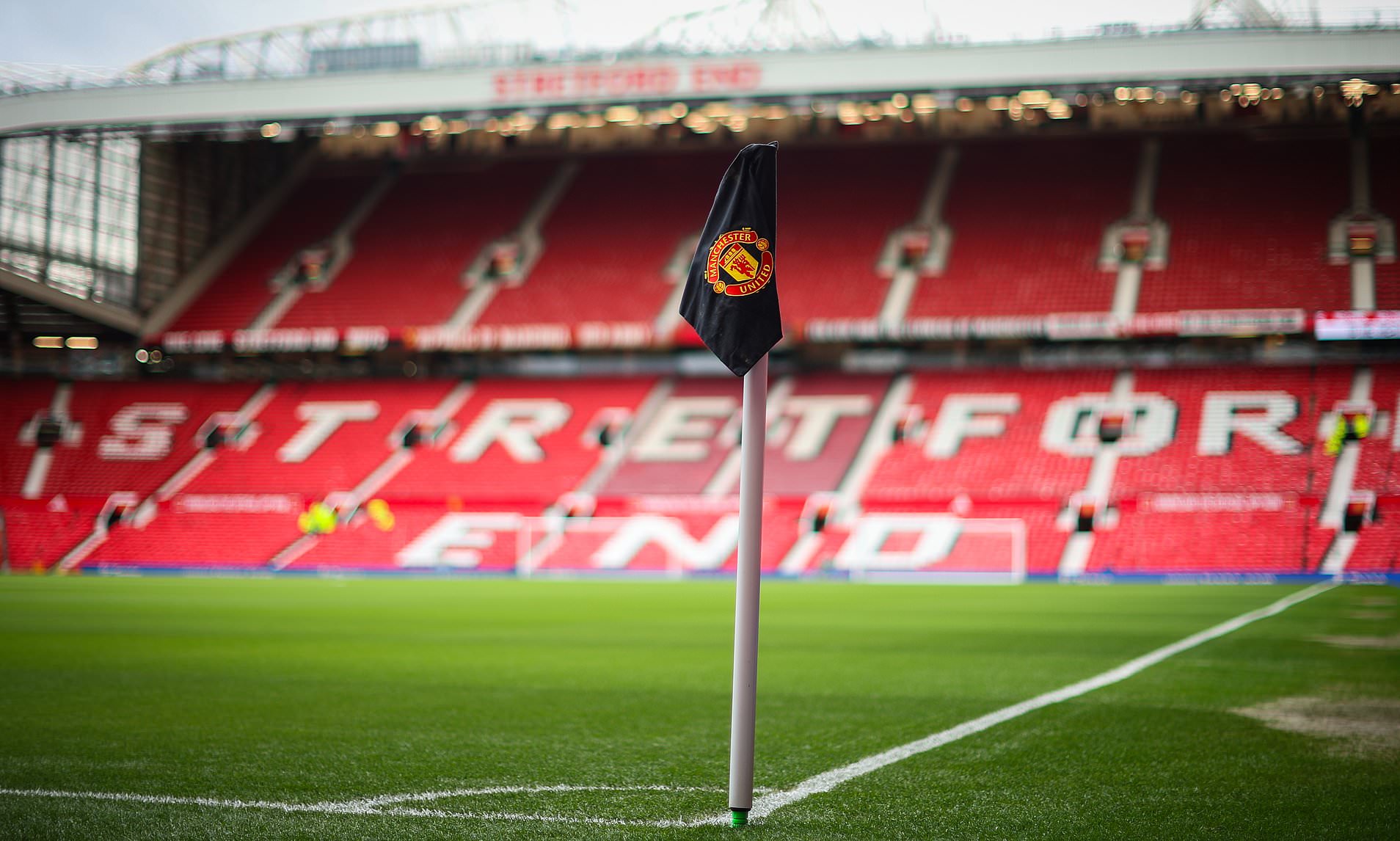 Carrick's cleaning up on and off the pitch! More good news for Man ...