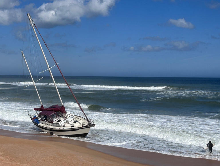 Watch Flagler Beach first responder rescue family from capsizing boat