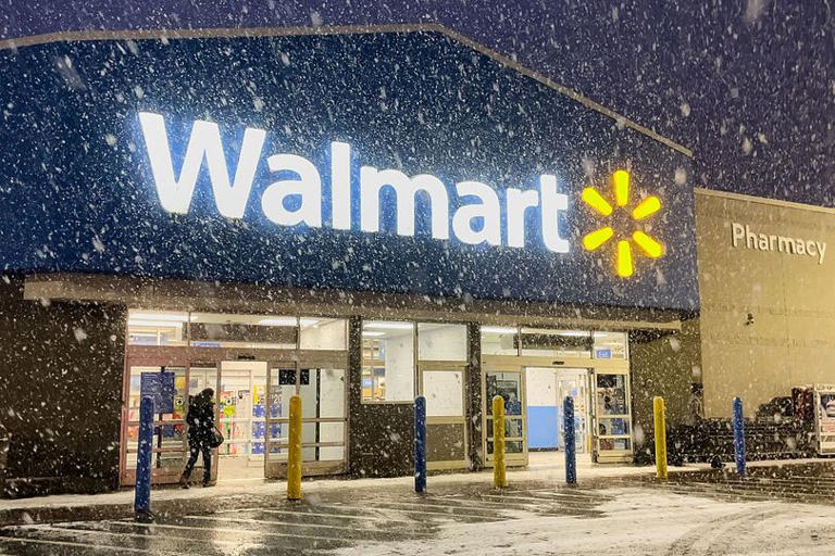Walmart closes hundreds of stores due to winter weather - is yours one ...