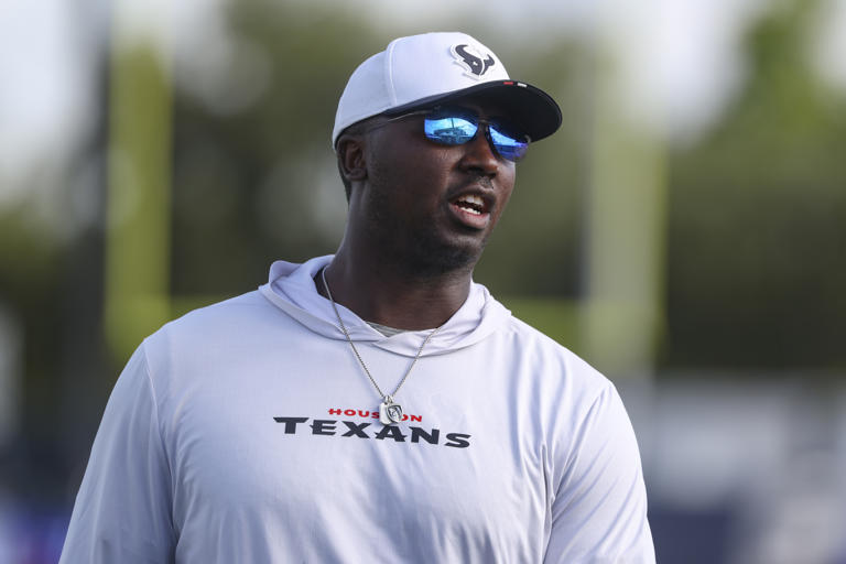 Eagles interviewing Texans QB coach Jerrod Johnson for OC vacancy