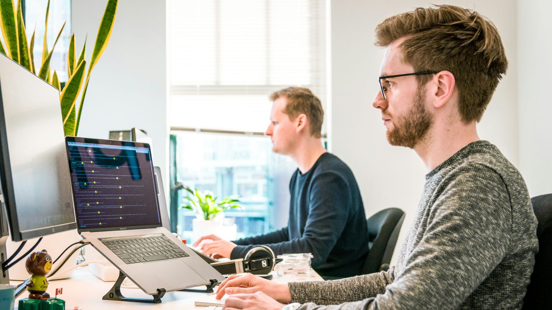20 stretches you should do if you work at a desk