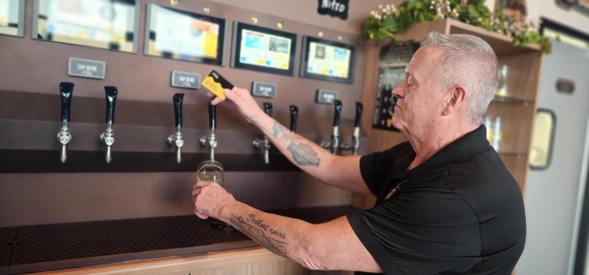 New Green Bay restaurant lets customers pour their own beer