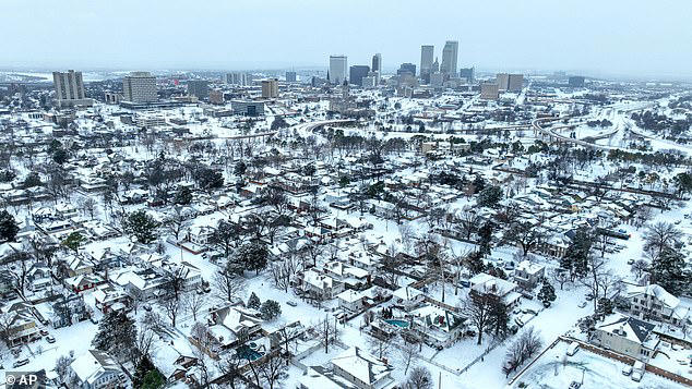 Map reveals 23 US states under hypothermia warnings