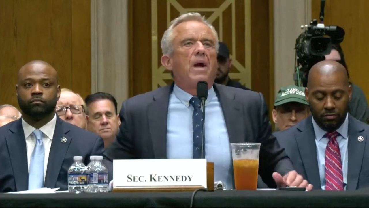 'You gotta fix this': Steam comes out of RFK Jr.'s head as Patty Murray ...