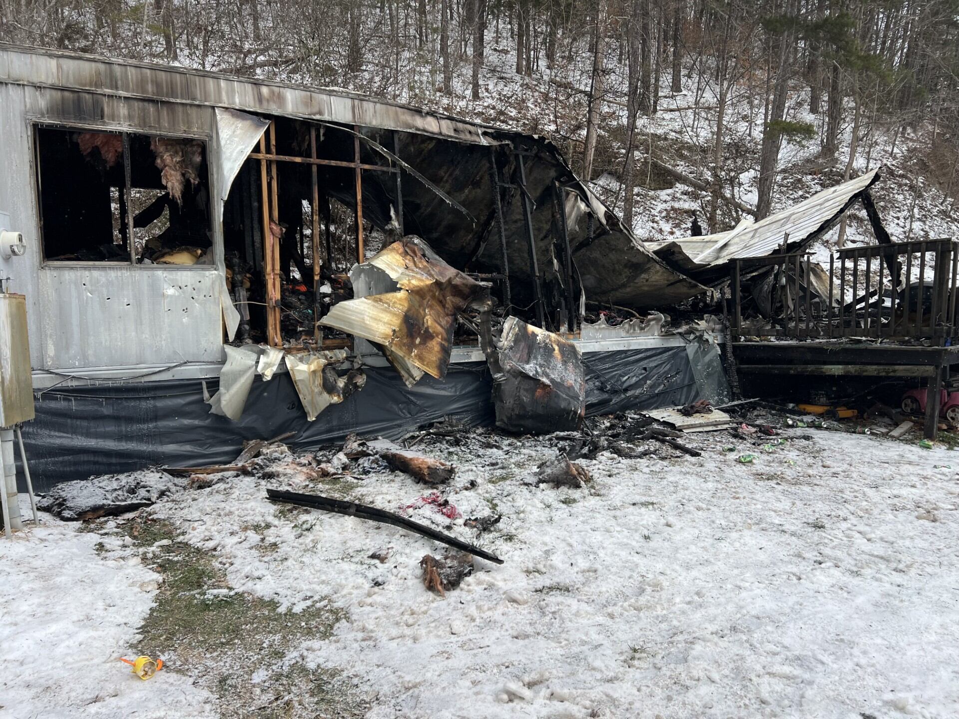 Fire destroys home along US 23