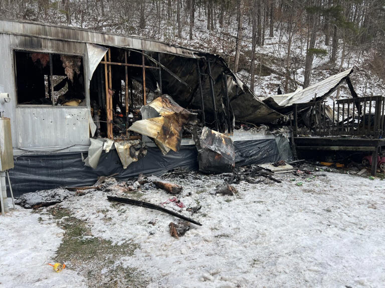 Fire destroys home along US 23