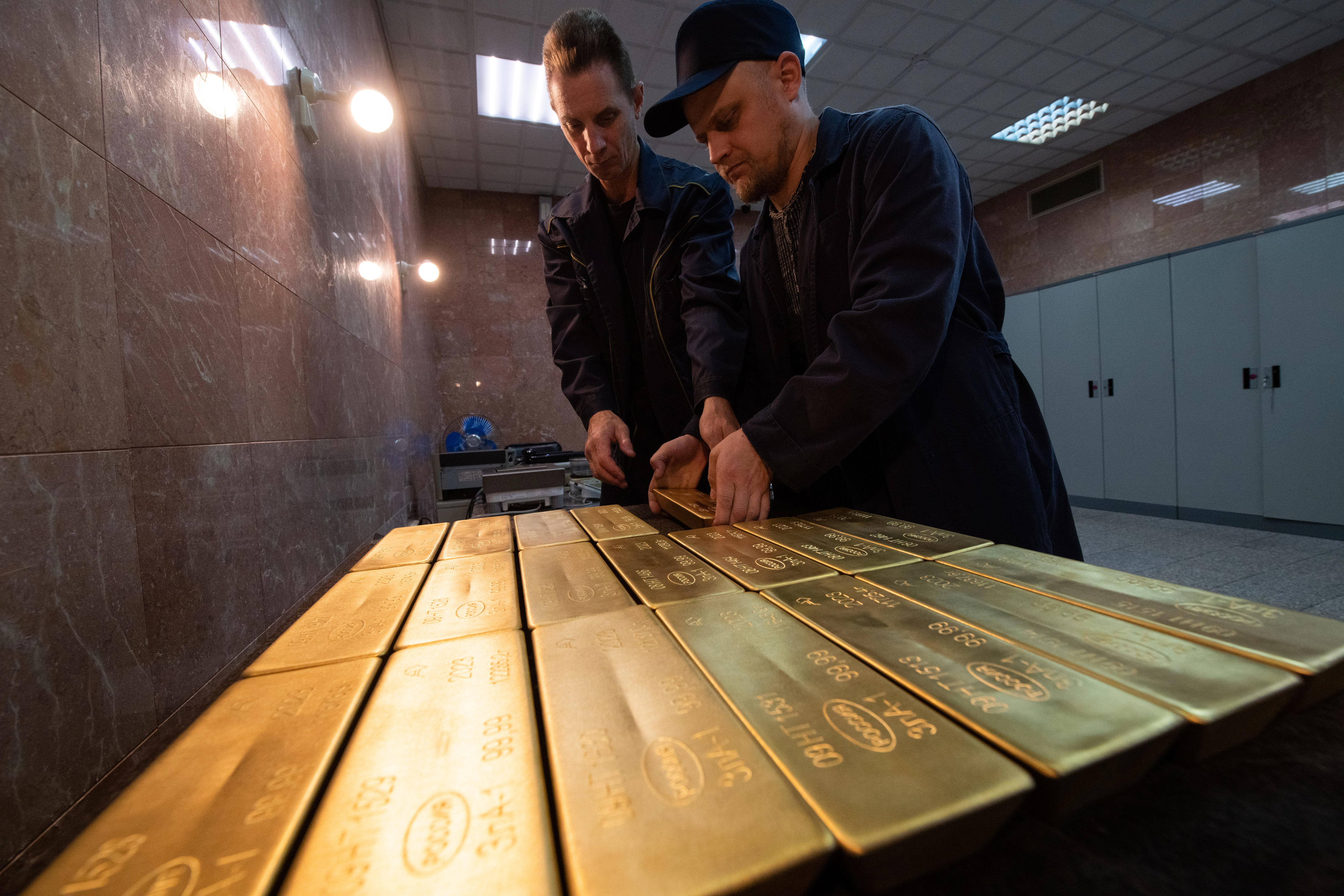 The 5 forces behind gold's stunning rally to its latest record above $5,000