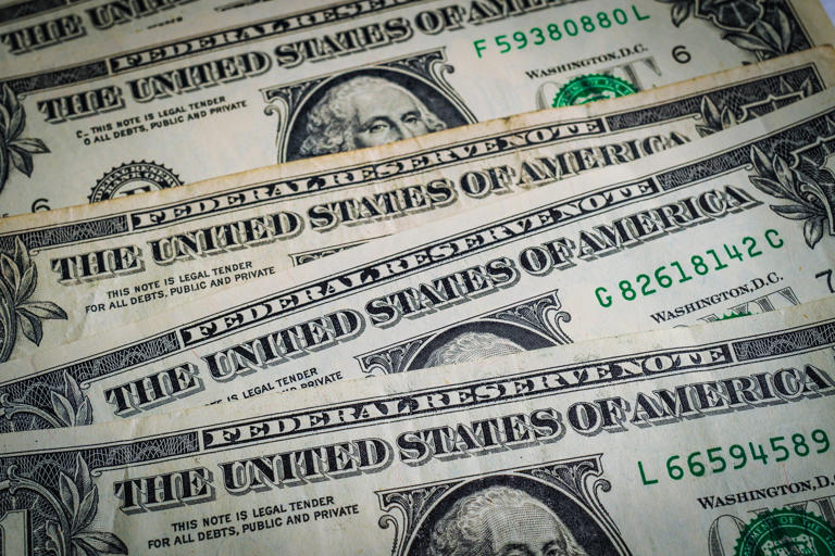 Chart showing US dollar crashing takes off online