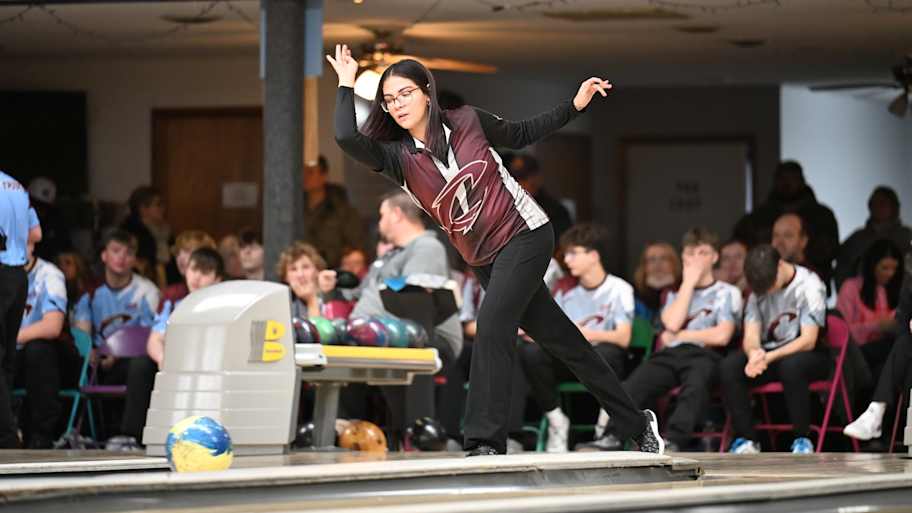 Iowa high school bowling team loses everything in fire