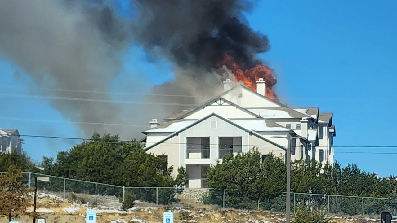 Fire at Bee Cave apartment complex; 1 firefighter injured, around 45 ...