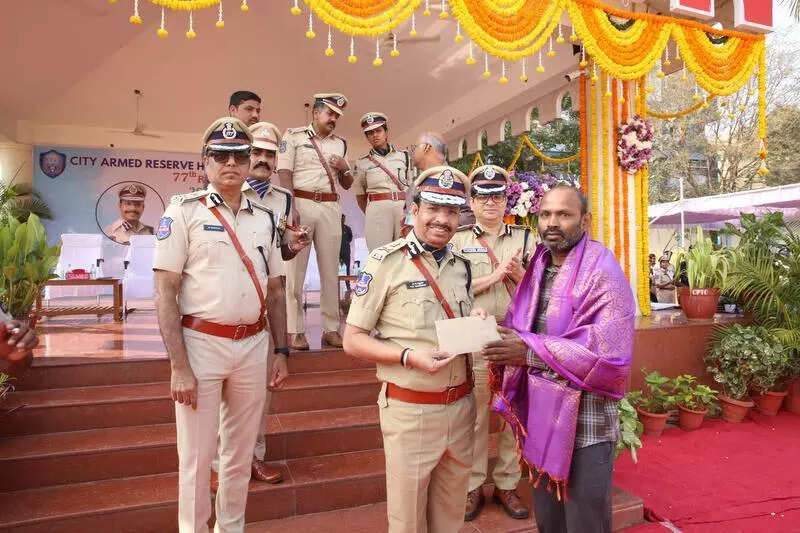 Auto driver who aided fire rescue felicitated on R-Day