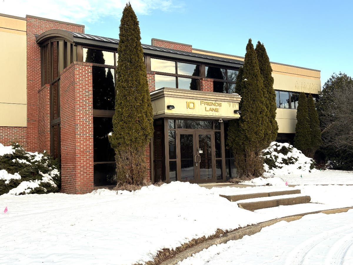 Emergency hospital for pets proposed at vacant Newtown office building