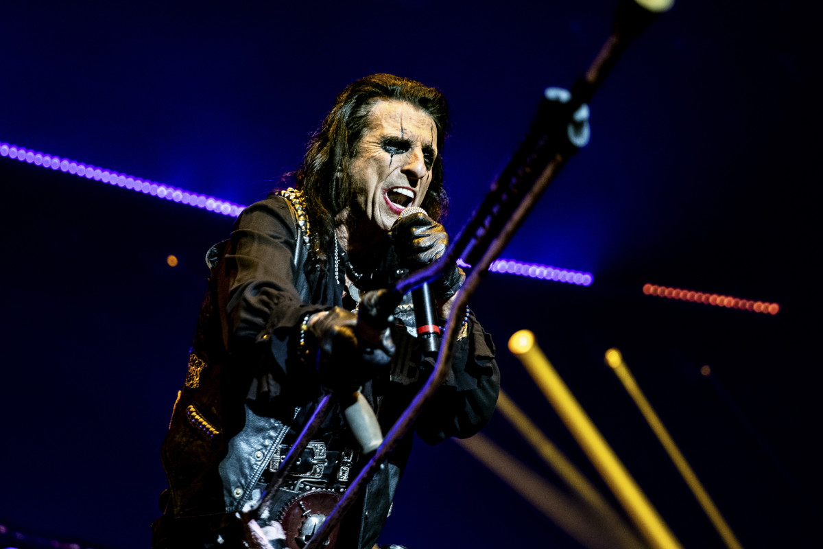 Alice Cooper announces 'Alice's Attic' spring tour