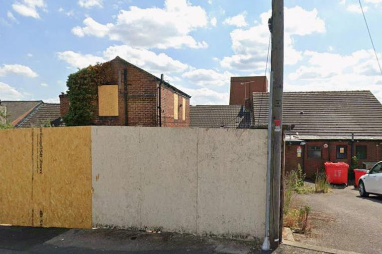 Fire crews rush to derelict Mexborough pub blaze as investigation launched