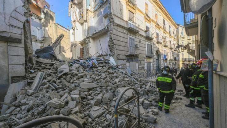 Crollo Casoria, aumentano gli sfollati. Zabatta: "Garantita la ...