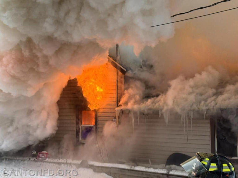 Family of 8 flees burning home as firefighters battle flames, smoke and ...