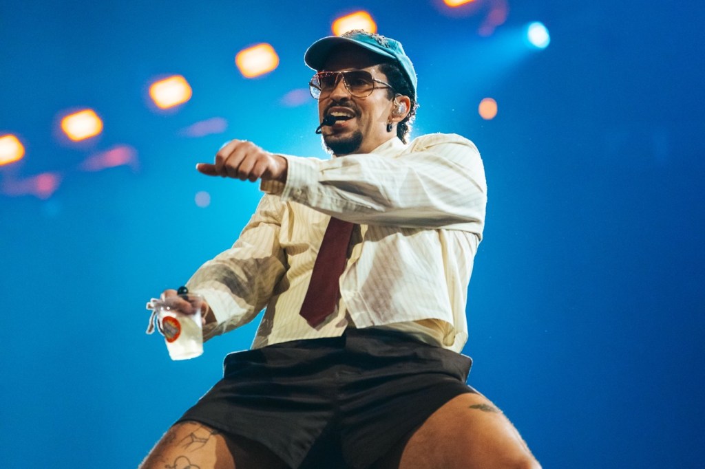 Bad Bunny's ‘Baile inolvidable' lands at No. 1 on Hot Latin Songs chart