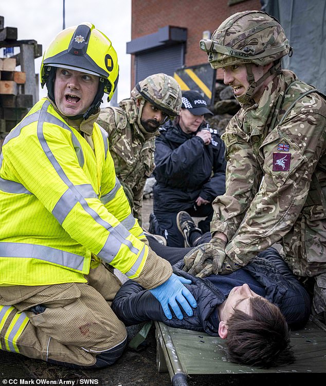 British army prepare for an attack on UK soil: Soldiers practise vital ...