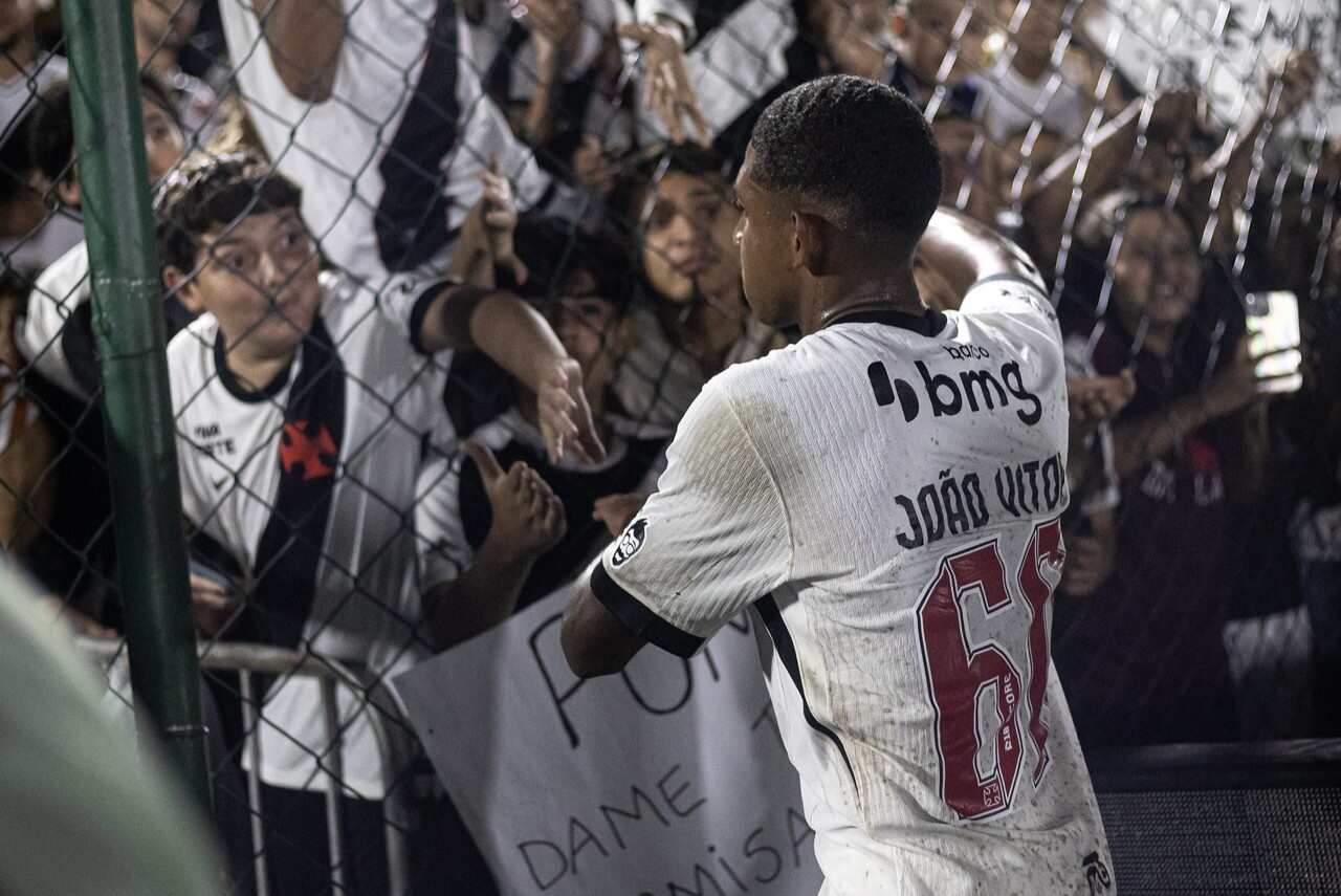 Vasco acerta com o Nova Iguaçu a contratação em definitivo de João ...