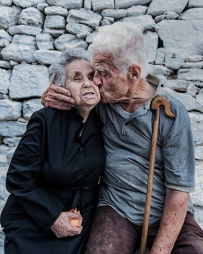 This street photographer captures raw and human moments in everyday ...