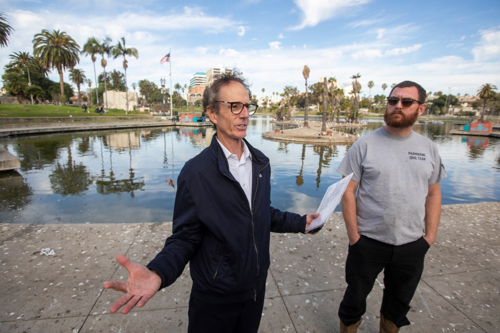 Search for bodies, guns in LA’s notorious MacArthur Park is suddenly ...