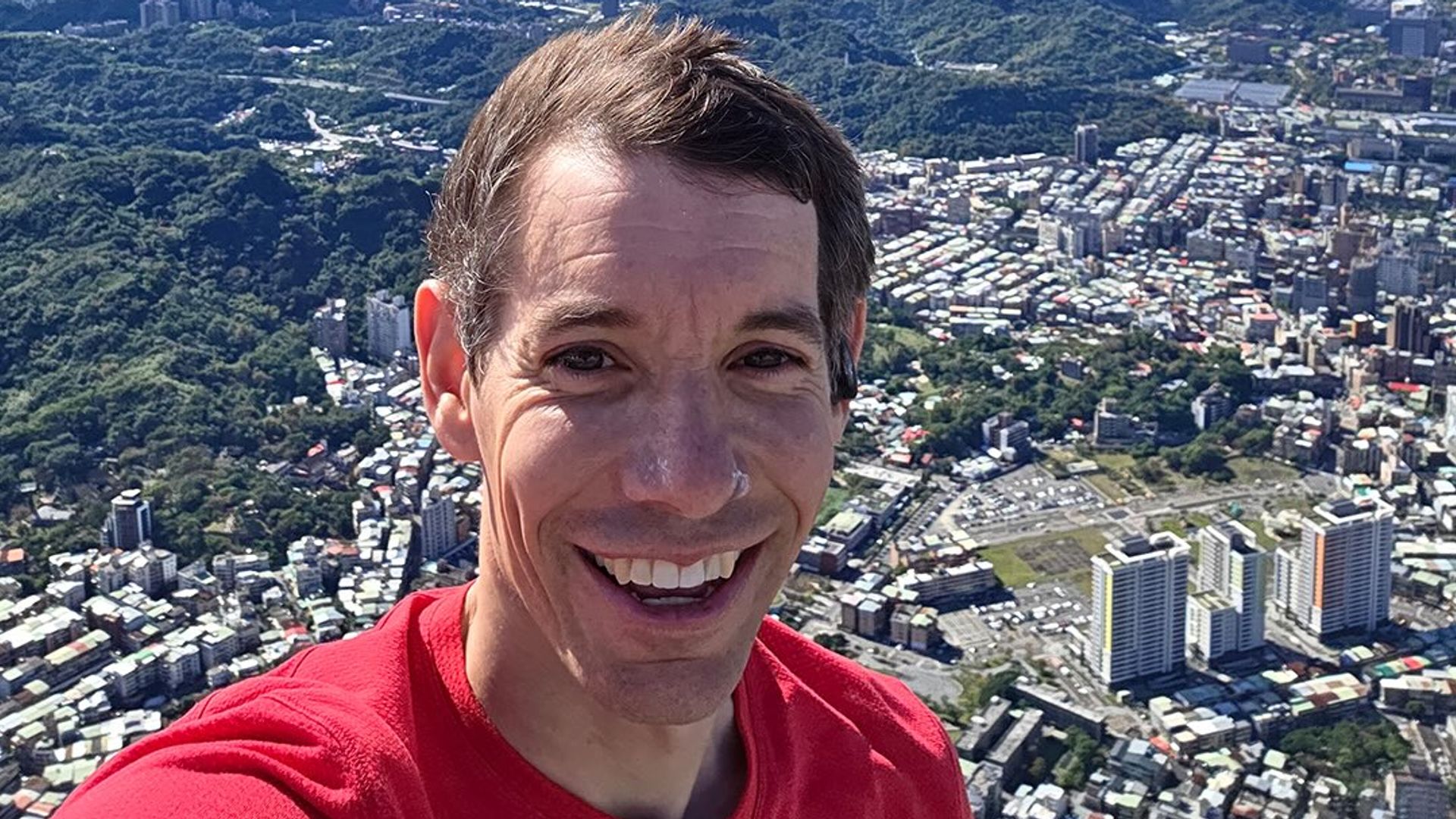 Inside Alex Honnold's family life — and his extraordinary living ...