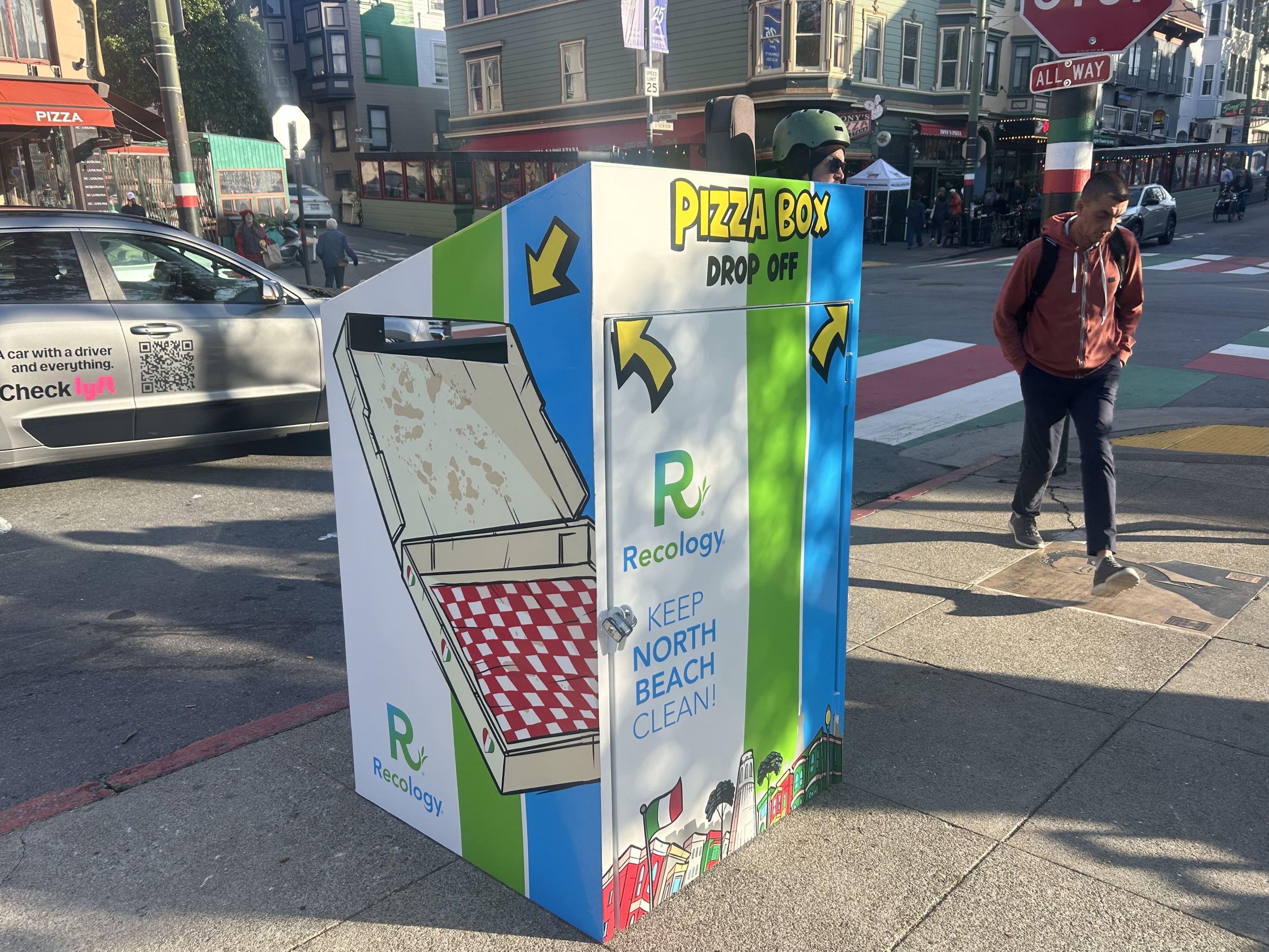 Contenedores de basura diseñados para cajas de pizza en San Francisco