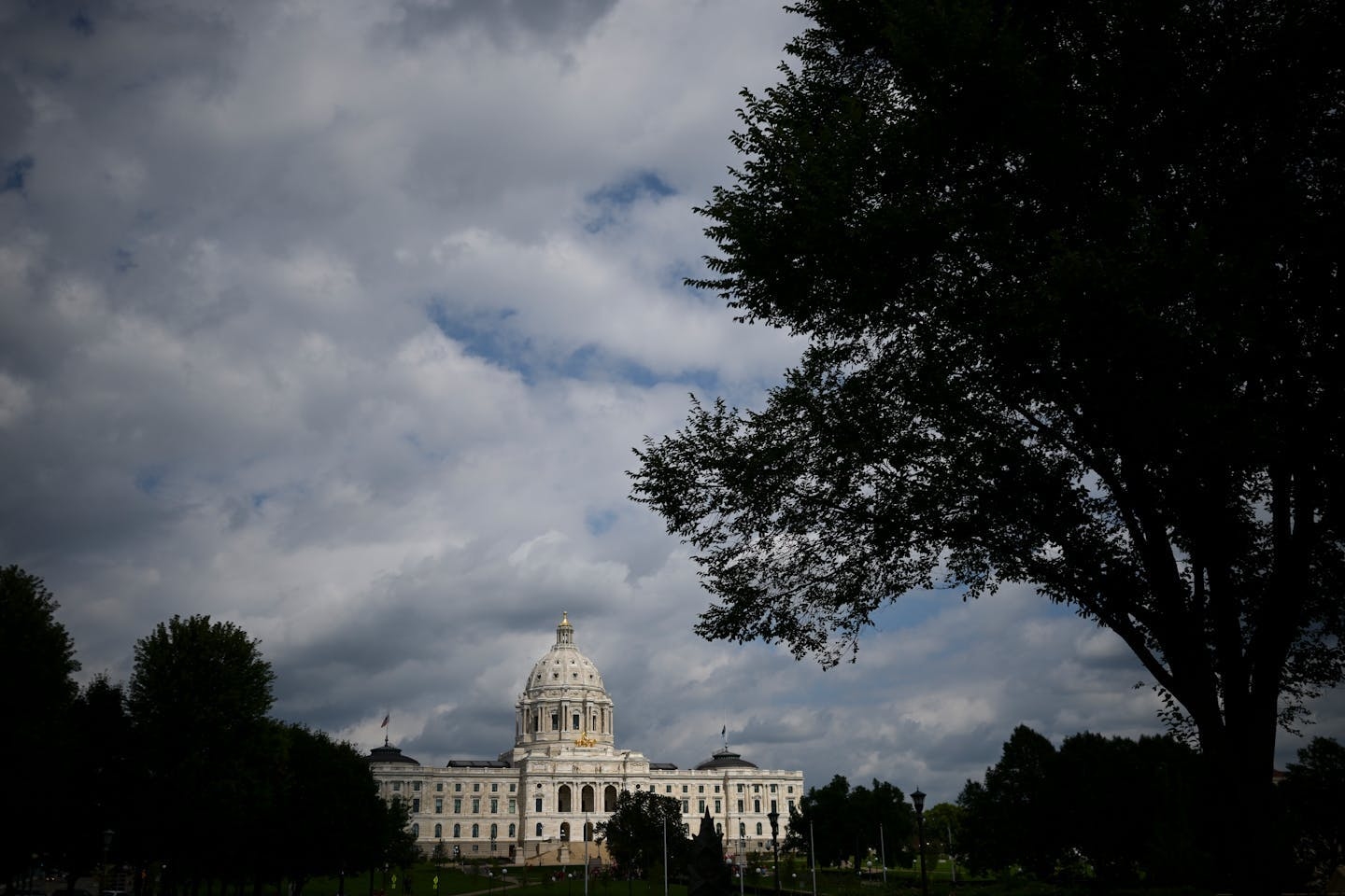 Walz signs executive order to add weapons screening at Minnesota Capitol