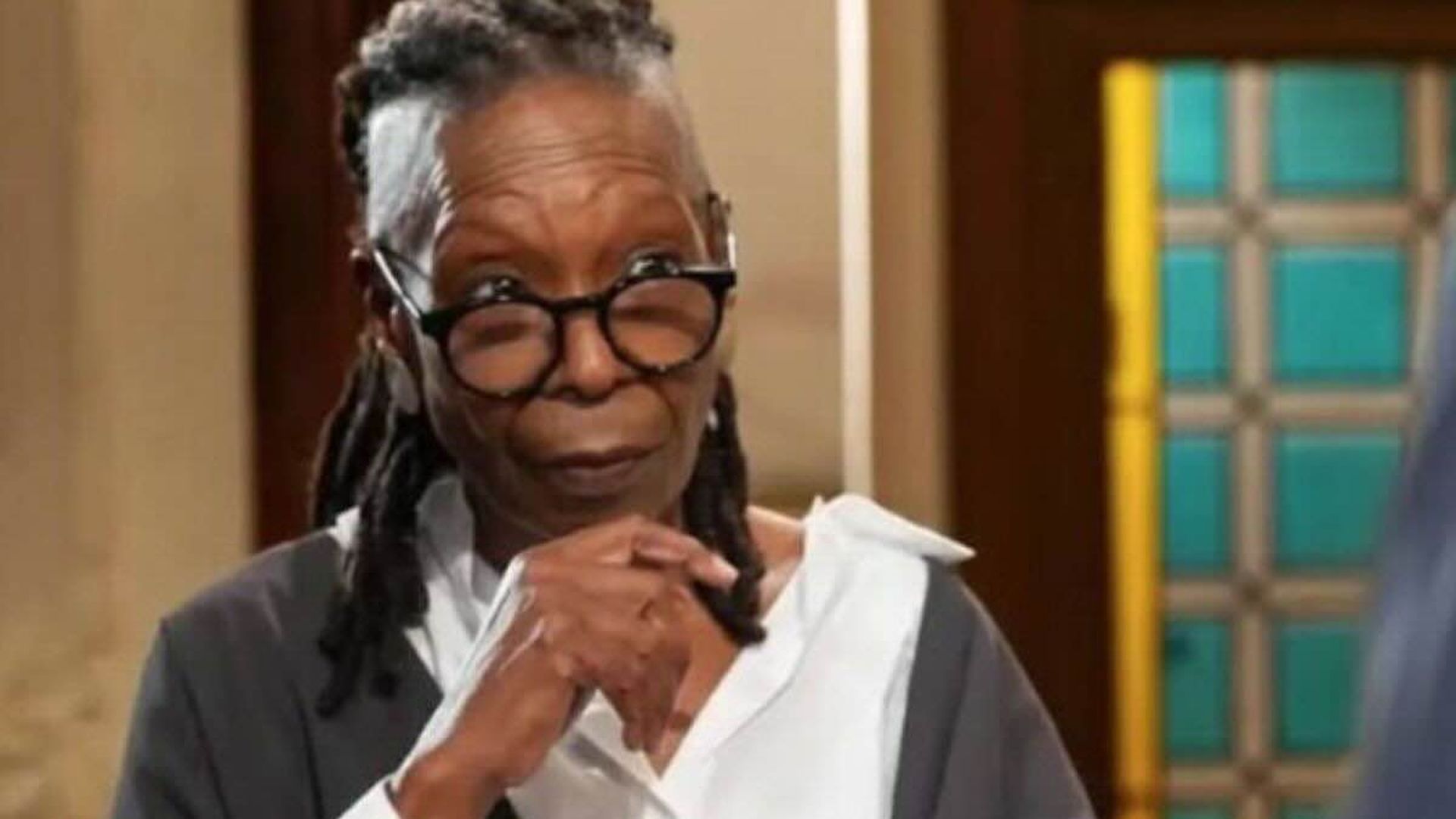 Un posto al sole, Whoopi Goldberg entra in scena: chi è Eleonor Price