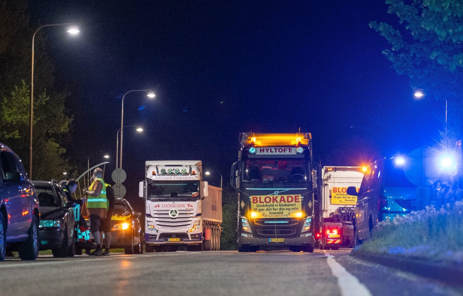 Balkan lorry drivers block EU borders over residency restrictions