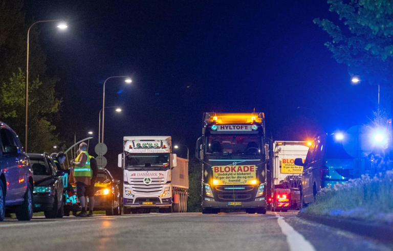 Balkan lorry drivers block EU borders over residency restrictions