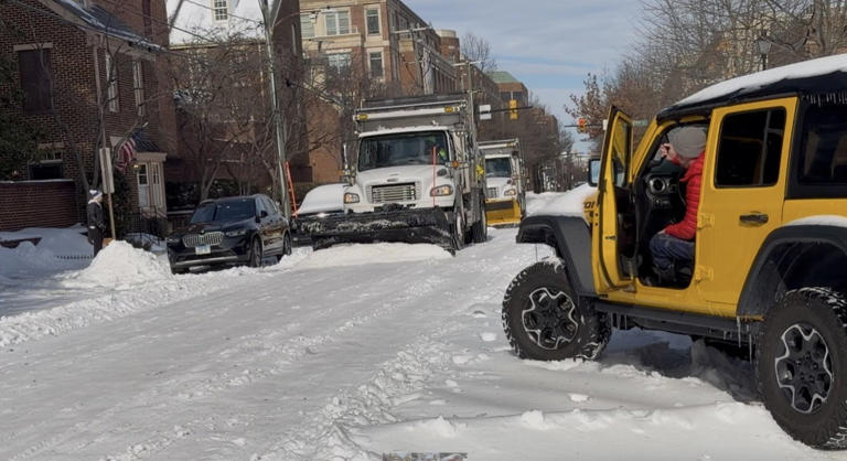 Northern Virginia neighbors dig out from snow and ice as side streets ...