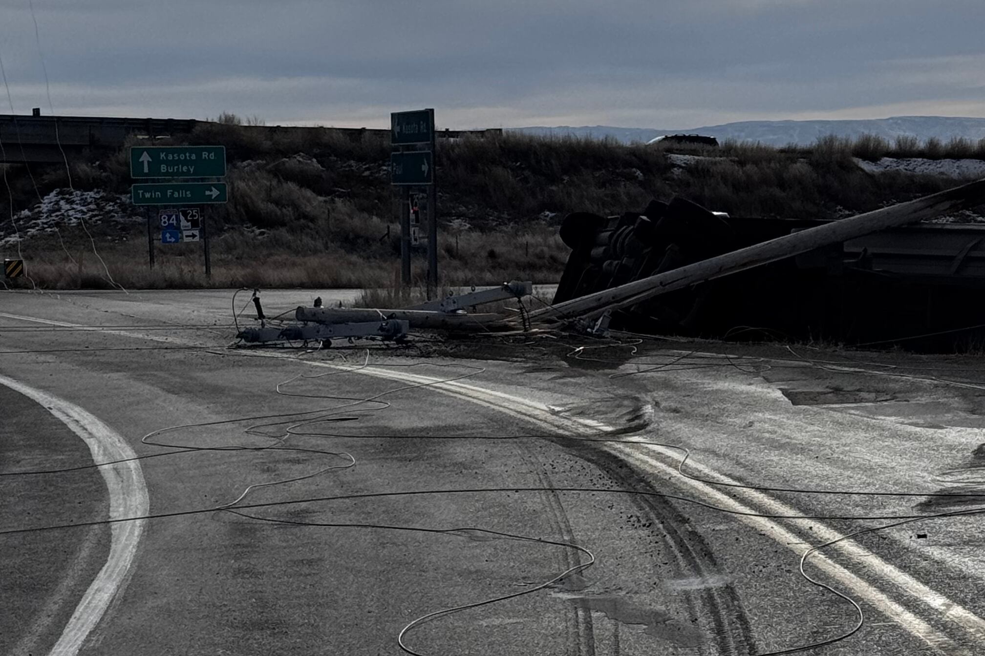 Semitruck rollover crash partially closes Exit 201 on Interstate 84