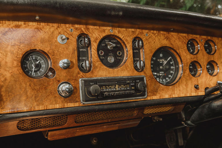 Discover this unique Bentley S2 Continental