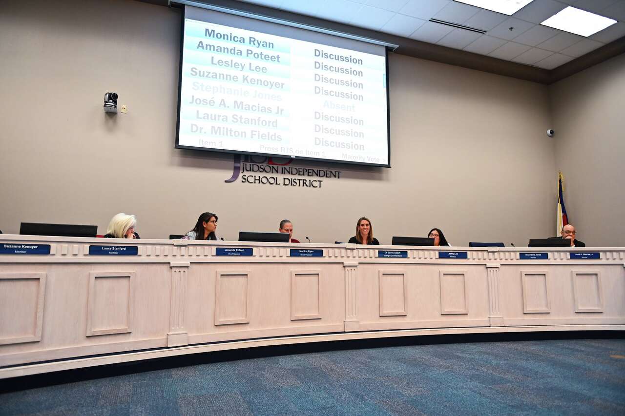 Former Judson trustee urges board to end infighting as budget crisis looms