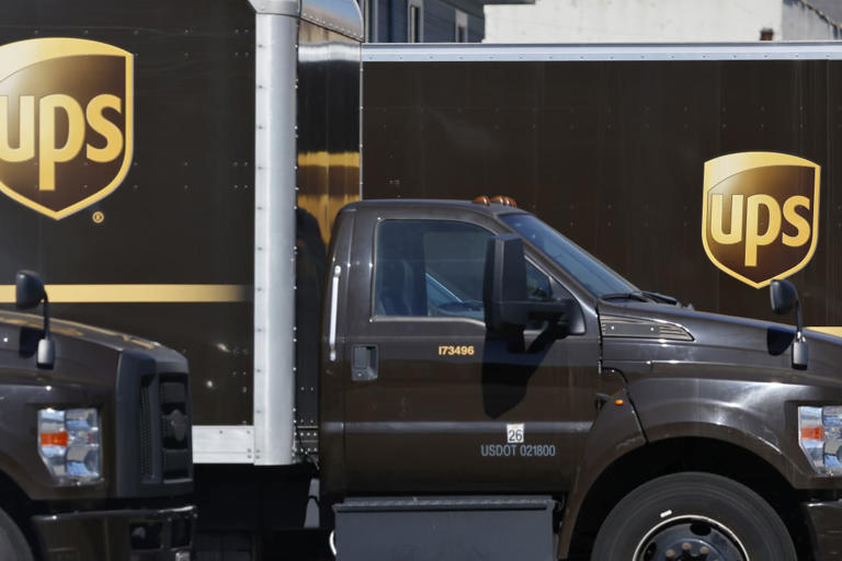 UPS stock rises after earnings, layoffs. The dividend is safe for now.