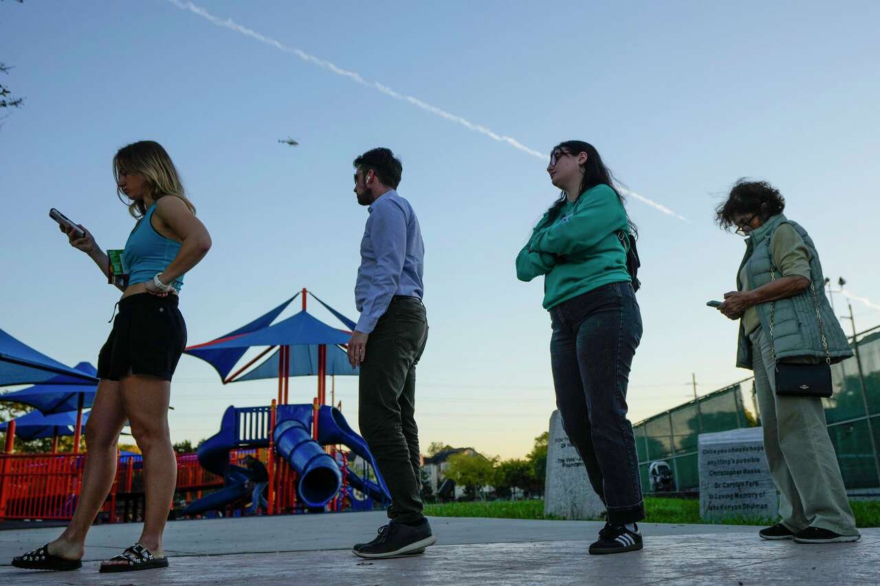 Harris County extends early voting by two days for CD18 runoff election