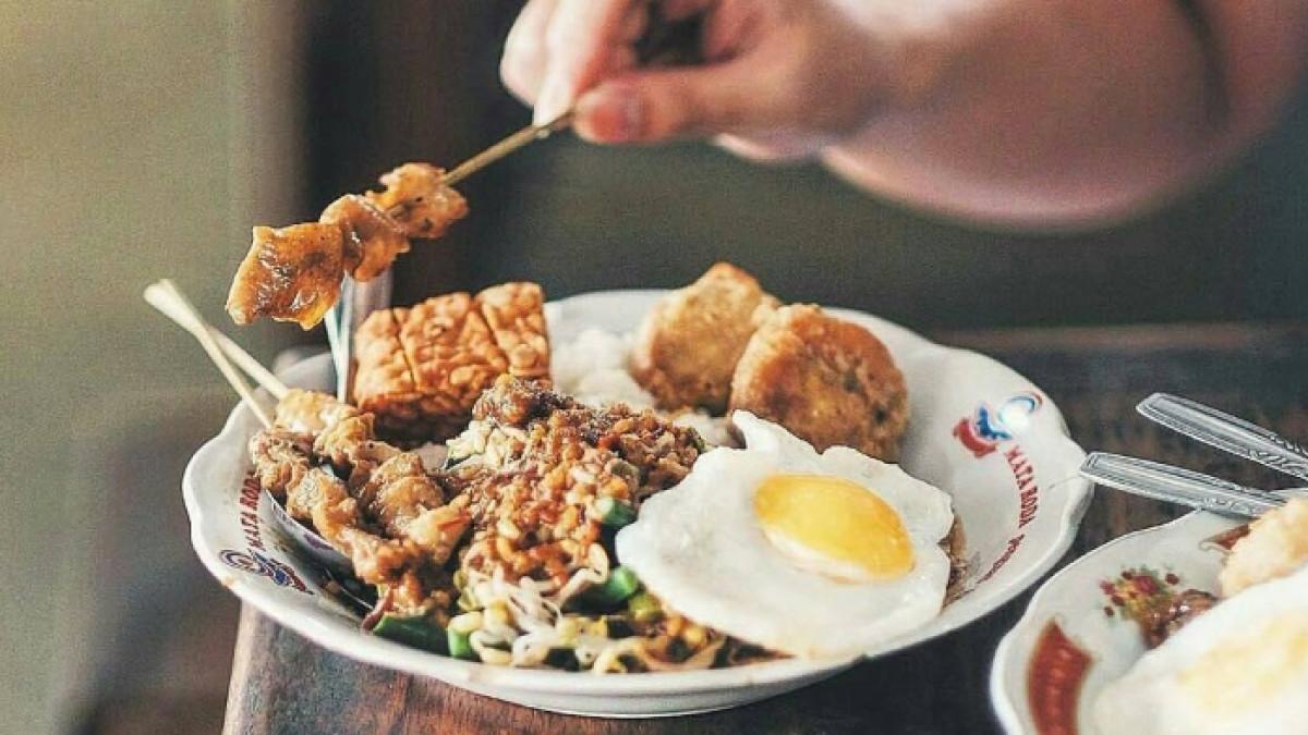 6 Tempat Makan Siang Dekat Kampus UGM Jogja, Cuma 5 Menit Naik Motor