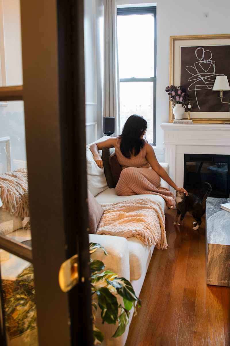 A 450-square-foot Brooklyn apartment got reimagined with an unexpected ...