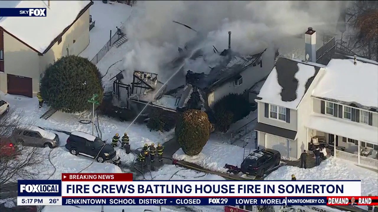 Fire crews battle house fire in Somerton