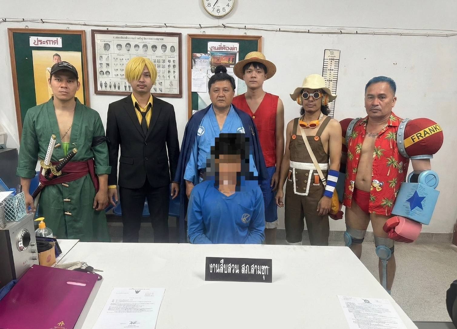 La police thaïlandaise a reçu ses nouveaux uniformes One Piece ...