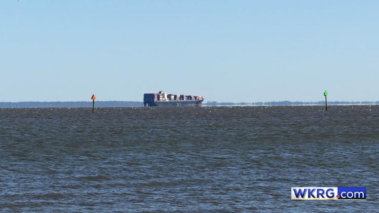 Update: Container ship moves south after hours stuck in Mobile ship channel