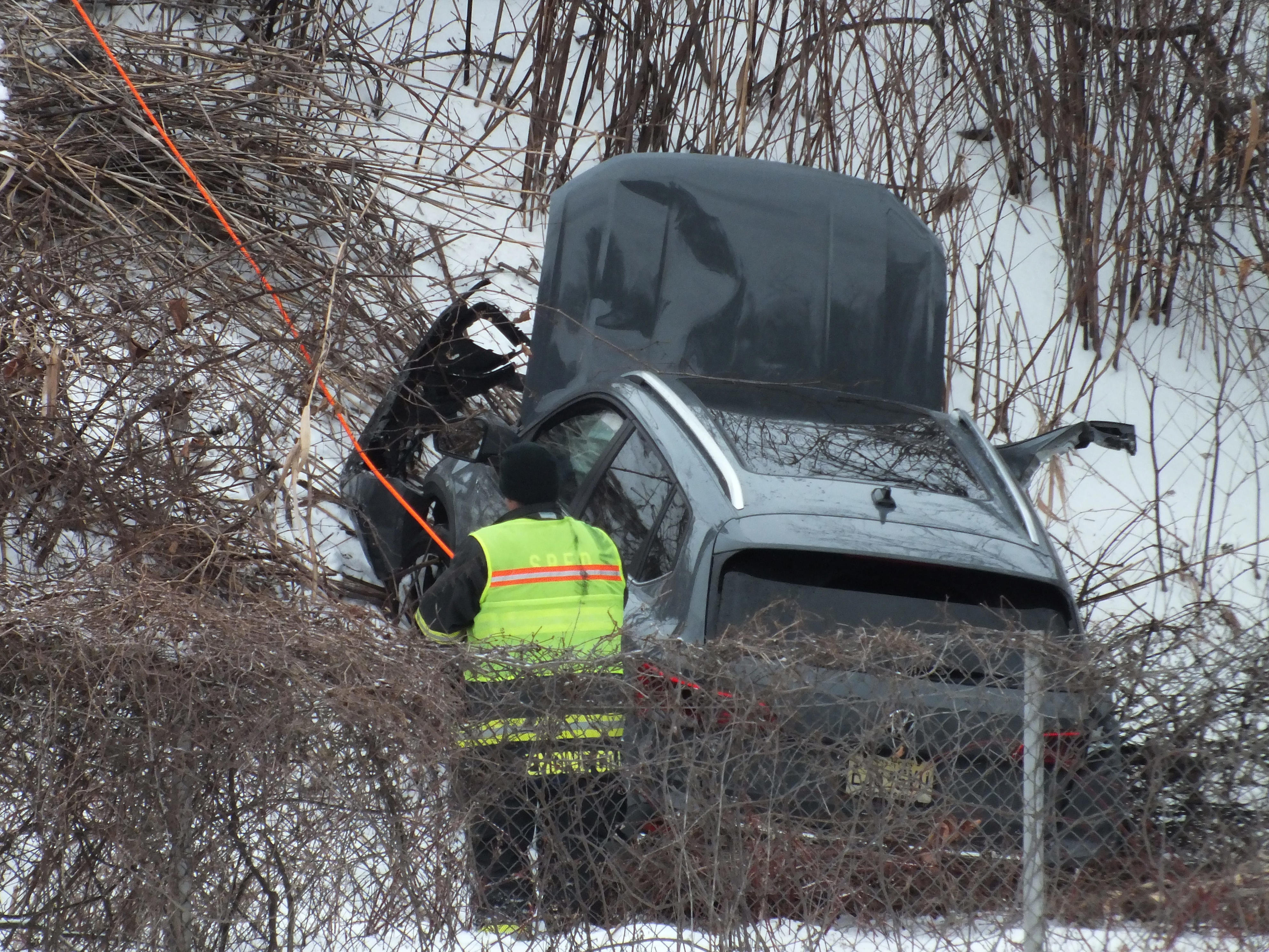 Watch as first responders pull SUV from Route 80 embankment in Bergen